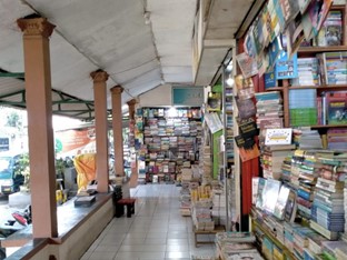 Pasar Buku Wilis Kota Malang, Tetap Ramai Pecinta Buku di Tengah Zaman ...